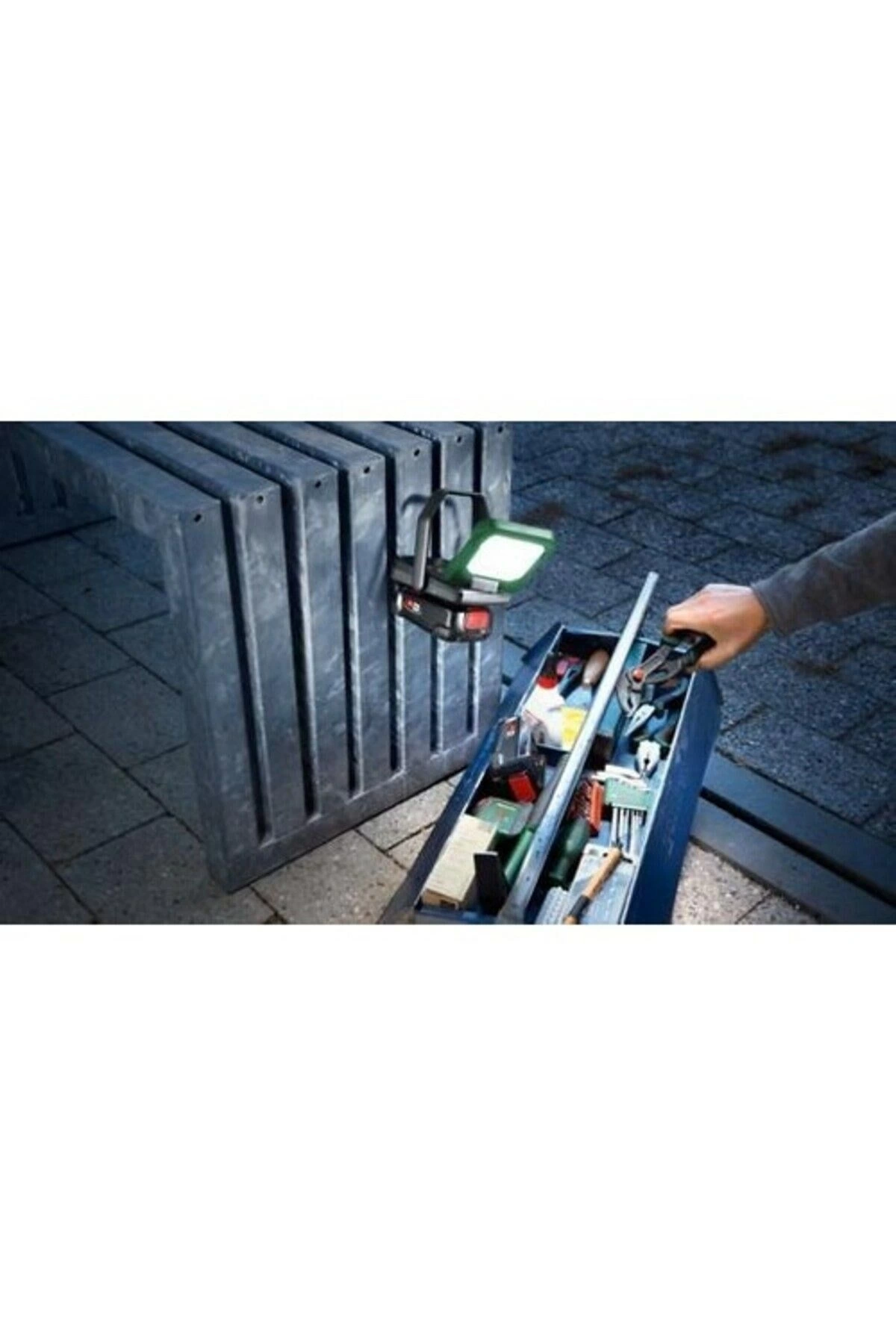 Bosch Easyspotlight 18V-400 Akülü Lamba (Solo)