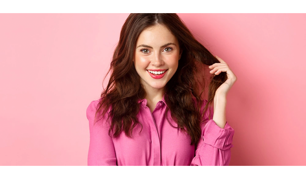 Pembe Elbiseye Uygun Makyaj Nasıl Yapılır?