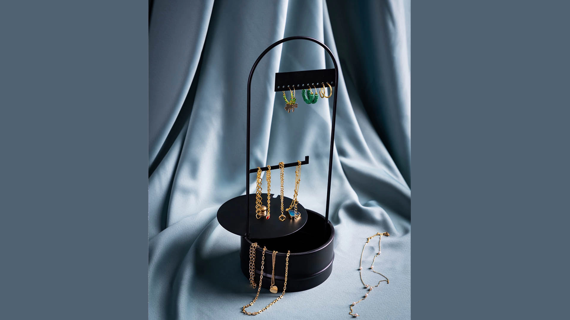 Viena Vera Accessory Stand