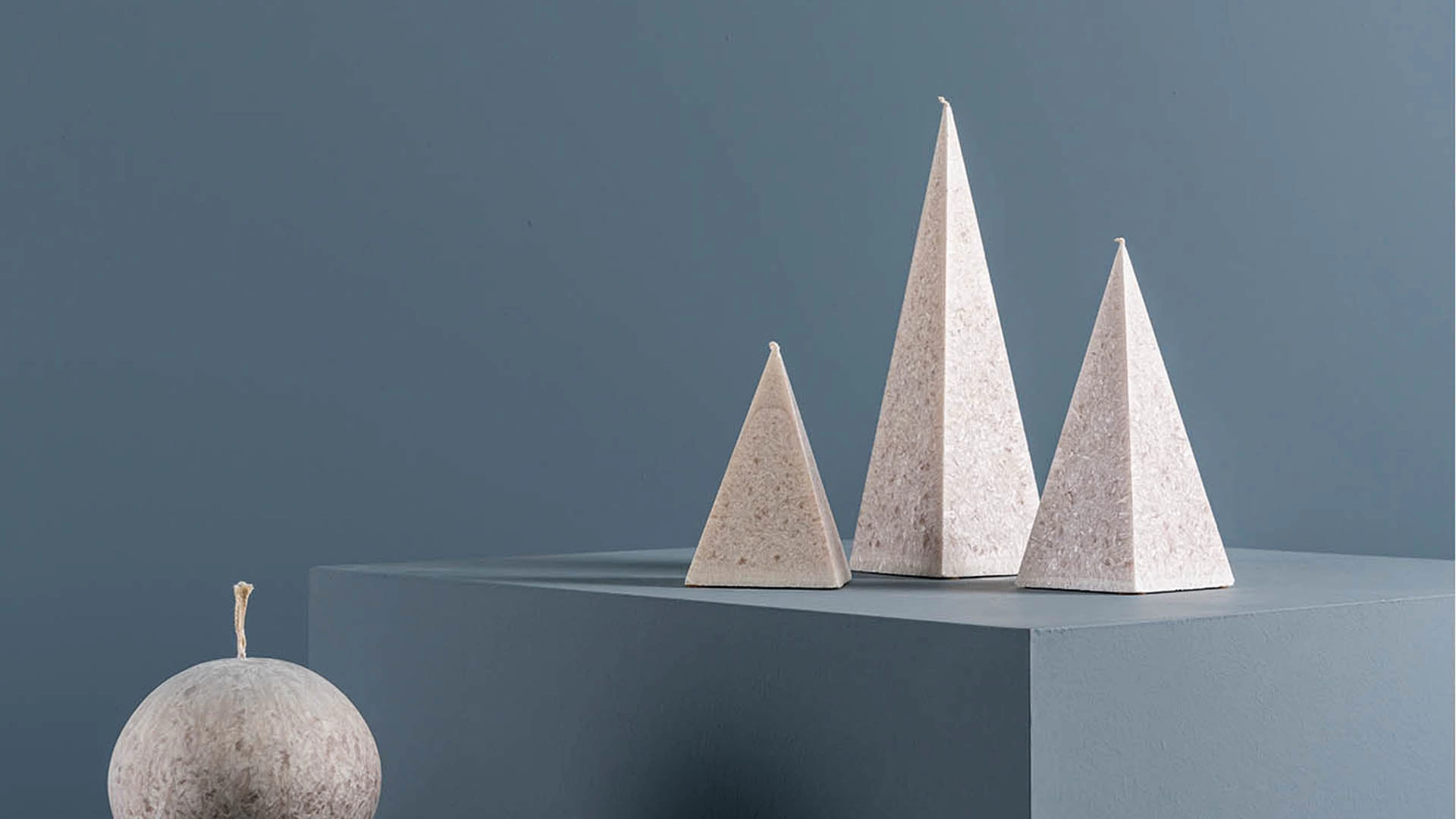 Lionte Pyramid Candle - Medium